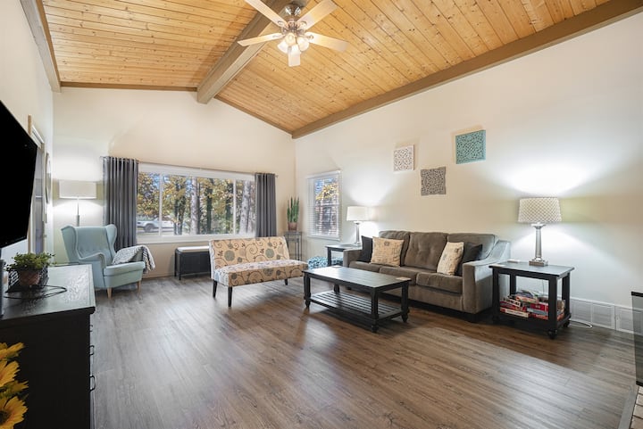 Macatawa Getaway - Near Holland State Park - Holland, MI