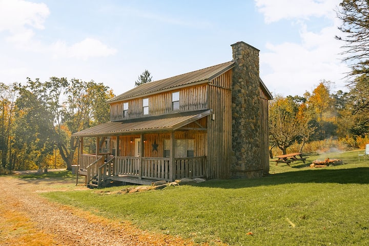 Schaefer House - Charming Cabin With Orchard Views - Farmington, PA