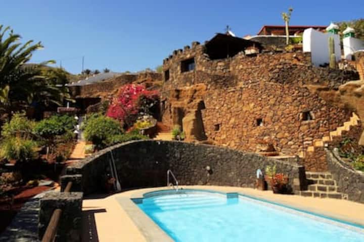 Dormir Dans Une Grotte Volcanique - Lanzarote Airport (ACE)