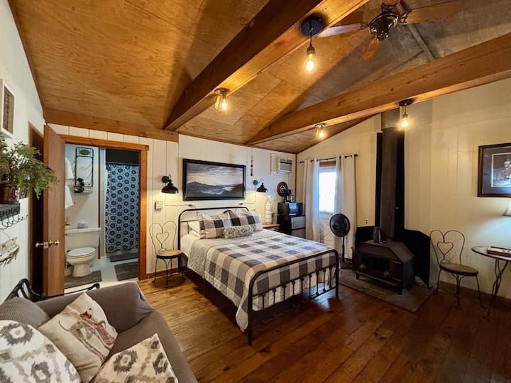 Couples Cottage At The Iris Garden Downtown - Yellowwood State Forest, Nashville