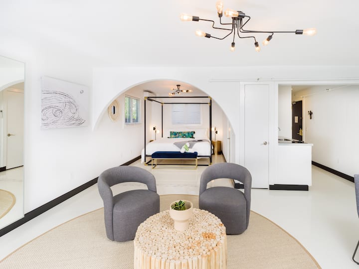Aqua Beech Hotel - Grand Deluxe King Suite - Mattituck, NY