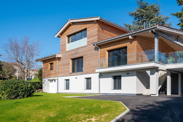 Les Muriers - Belle Maison Moderne Bardée De Bois - Lyon