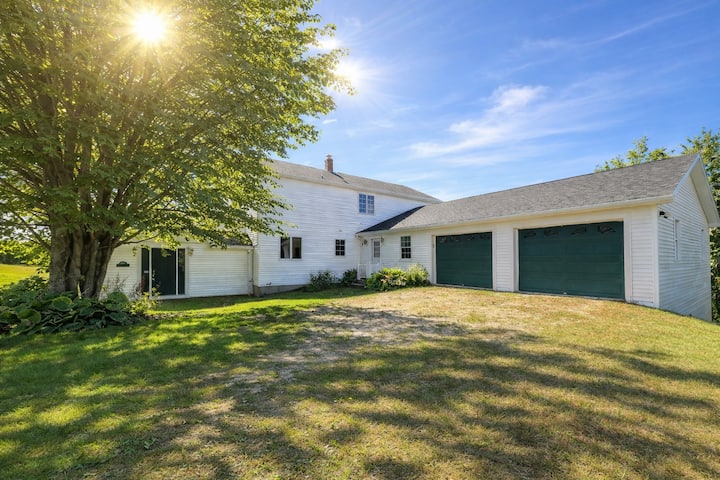 With Home Theater, Pool Table And Ocean Views! - Freeport, ME