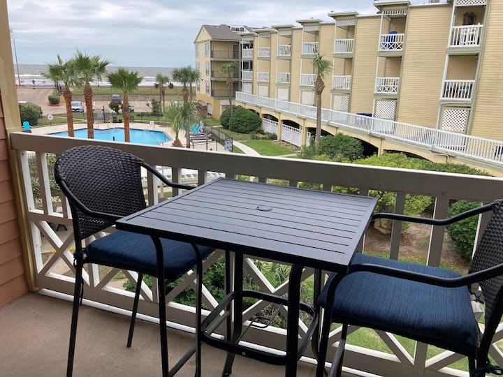 Gulf Sunshine:  Pool & Gulf Views, Walk To Beach! - Galveston Island, TX