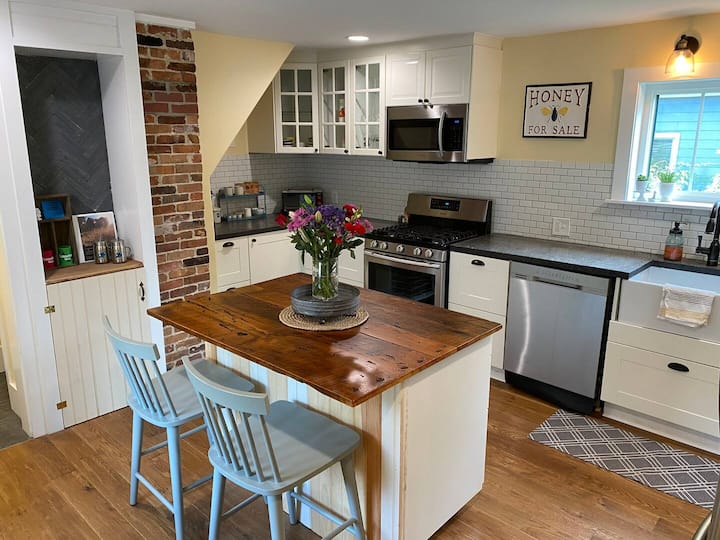 Farmhouse Retreat Downstairs  | Walk To Downtown - Kennebunk, ME