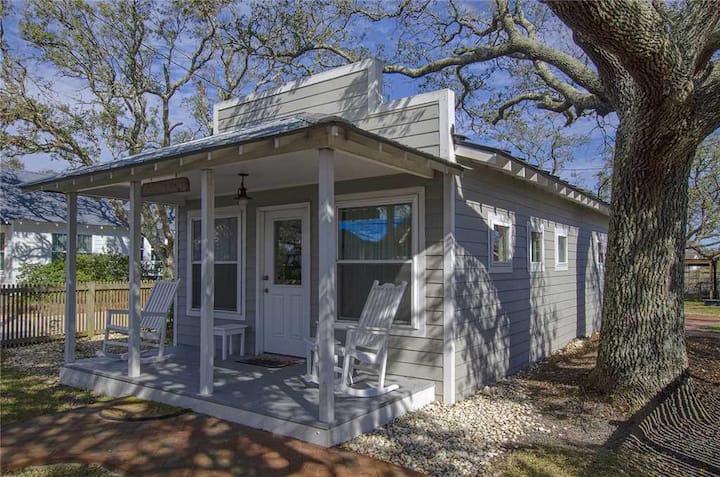Mr. Bennie's Cafe In Harkers Island (Pet Friendly) - Harkers Island, NC