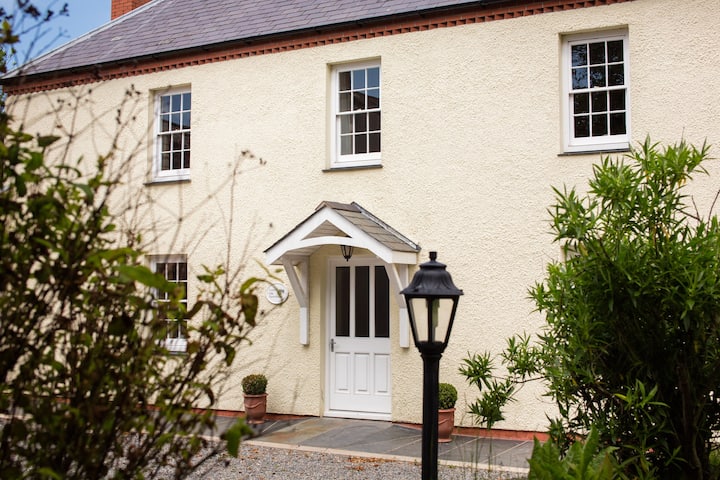 Lower Old Farmhouse, Portclew, Freshwater East - Freshwater East