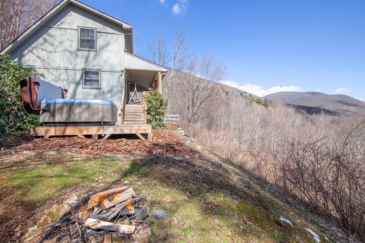 3br Cabin: Views, Hot Tub, Near Hiking & Boone - Boone, NC