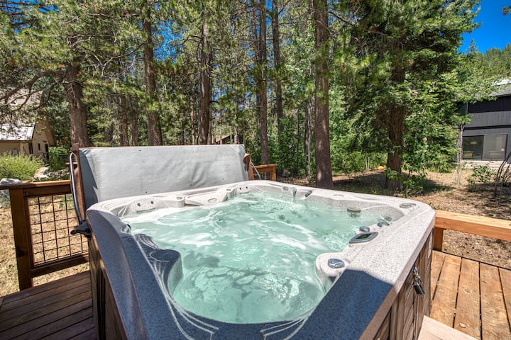 Olympic Valley Hideaway- Remodeled W/ Hot Tub - Five Lakes