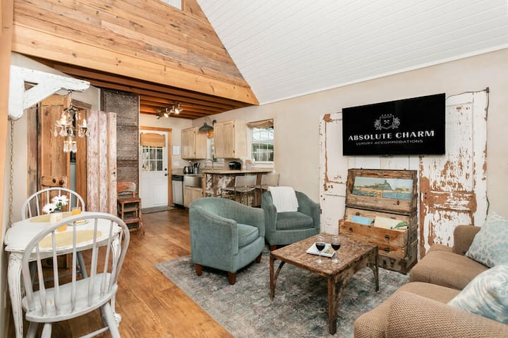 Backstreet Bungalow | 2/1 | Hot Tub