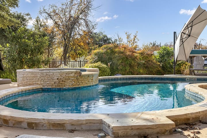 Downtown Retreat 5 Individual Suites I Private Pool - Fredericksburg, TX