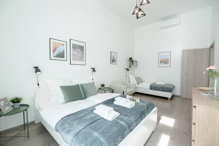 Very Central, Stylish, Large Home With A/c - Budapesta
