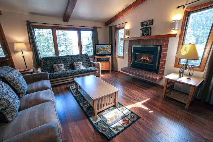 Freestanding Family Cabin With Personal Hot Tub - Estes Park, CO