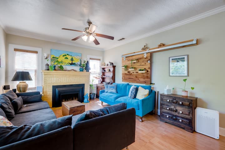 Cozy, Cool, And Connected In Cali - Sacramento, CA