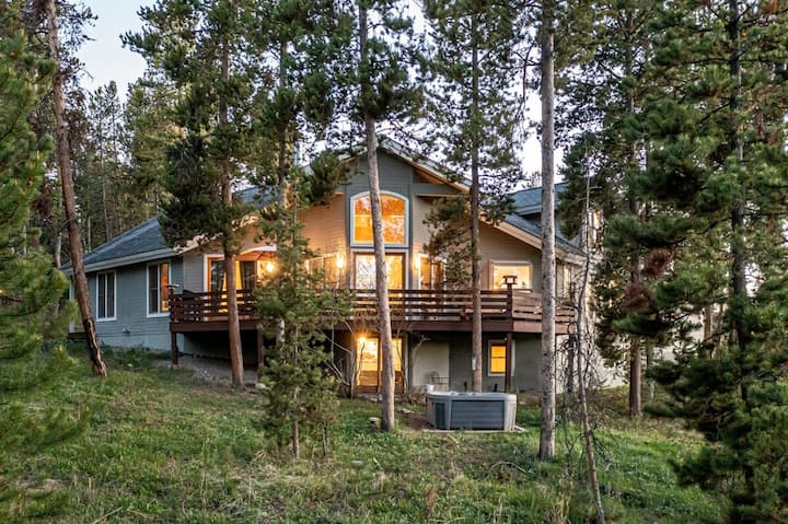 Large Home, 11 Beds, 2 Family Rooms, Hot Tub! - Fraser, CO