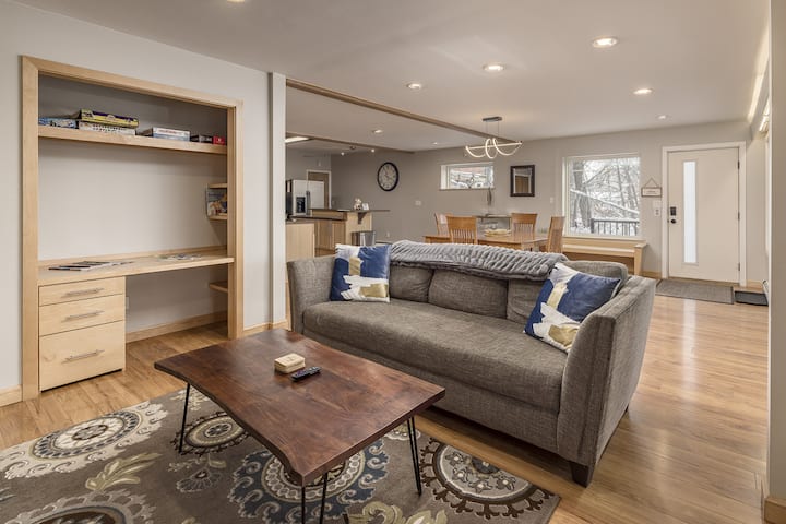 Elegant 2br Suite | Prime Downtown Location - Anchorage, AK