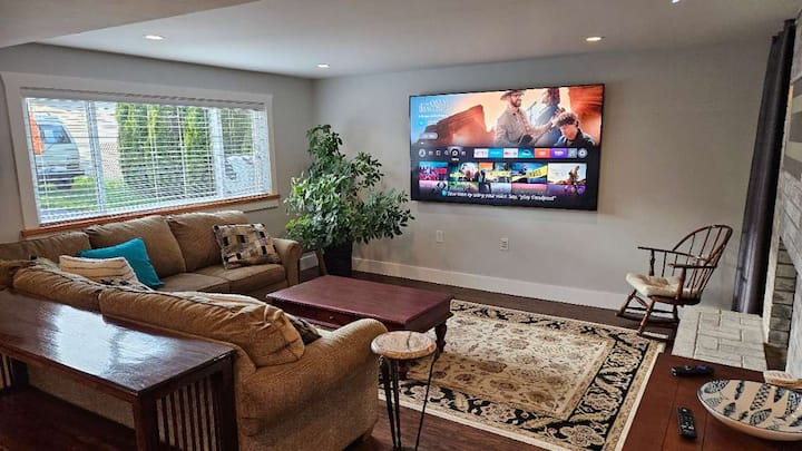 Bright Guest Suite W/ Fireplace & Pvt Entrance - Shoreline, WA