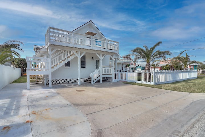 Fabulous Island Home! Super Close To The Jetty! - Port Aransas, TX