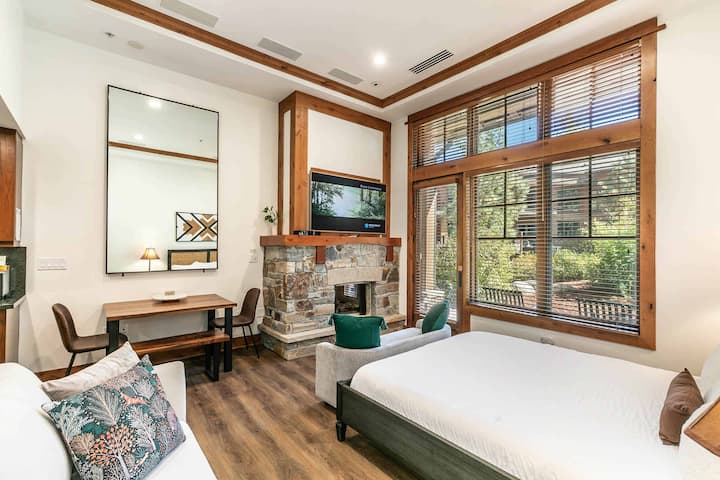 Catamount Lodge 105 - Luxury Slopeside Studio - Carnelian Bay, CA