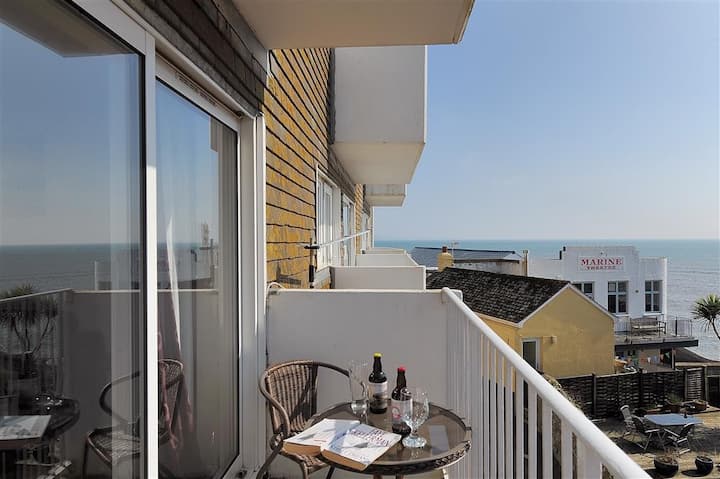 4 Bay View Court - Lyme Regis