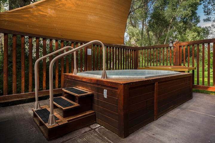 Elk Run Retreat: Aspen Views, Hot Tub, Ski, Bike - Driggs, ID