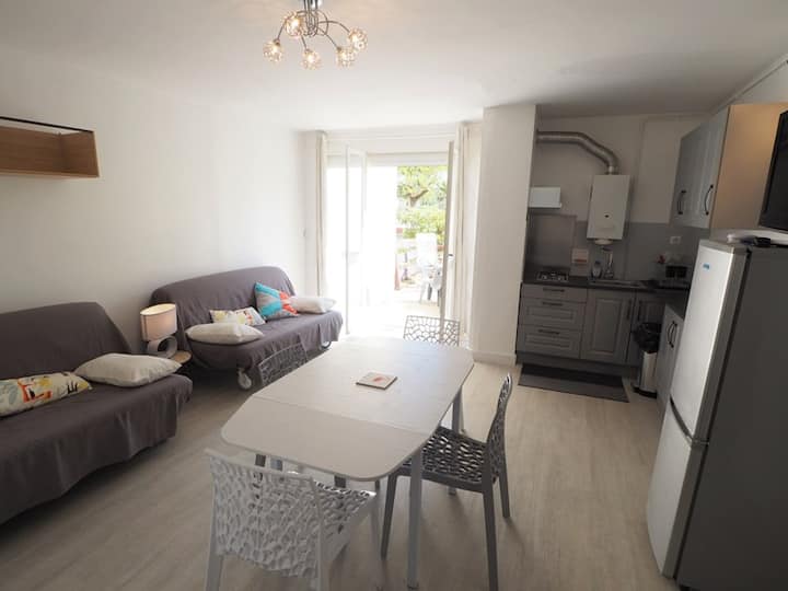 Studio Rénové En Rdj Avec Parking - Carnon