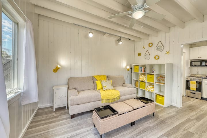 1br Apt. In Ocean Bay Park With Deck & Gas Grill - Fire Island, NY