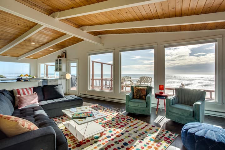 Ocean Front, Hot Tub,dog Friendly! ~ Dancing Seal - Newport, OR