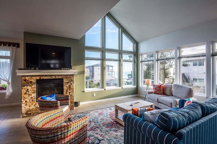 Ocean View,sandy Beach! Hot Tub! Dog Friendly! - Depoe Bay, OR