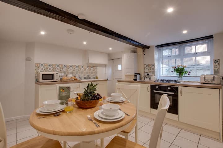 2 Bed In Whitby (Oc-w451) - Whitby