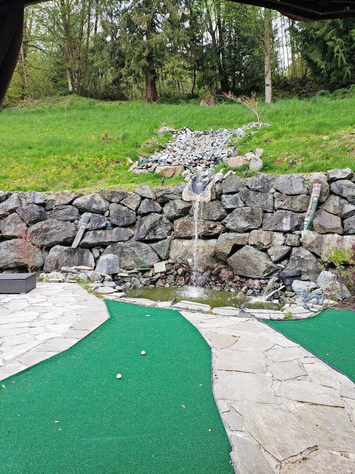 Eaglemont Golf Course Peaceful Retreat - Mount Vernon, WA