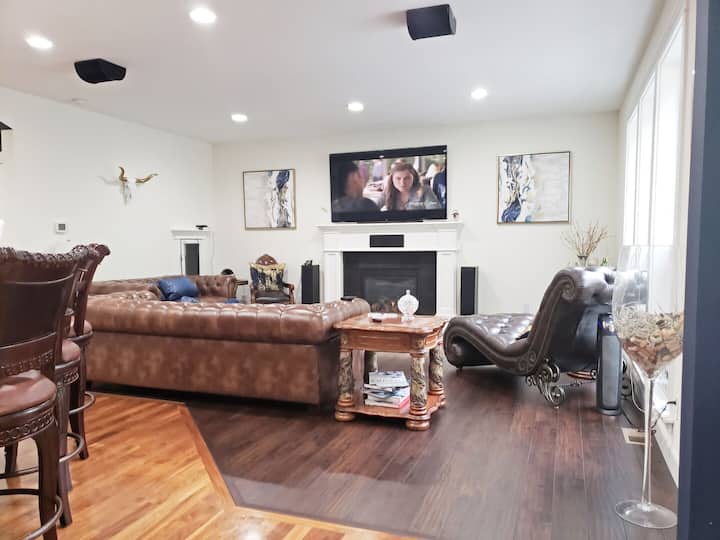 Eaglemont Mount Vernon Waterfall Oasis - Mount Vernon, WA