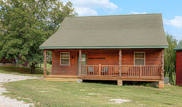 Reel Em Inn Formally African Safari - Stockton Lake, MO