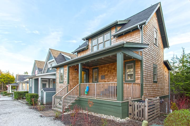 Seabrook's L And L Hideaway: Dog Friendly! - Pacific Beach, WA