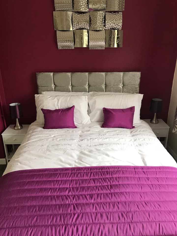 4 Bed Lovely Home, Private Driveway, Fast Wifi - Chelmsford