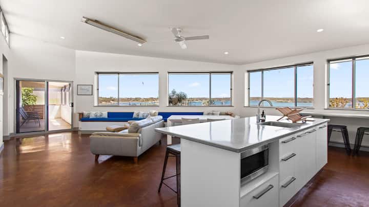 Walshy's Shack Is A Sensational Holiday Home Overl - Coffin Bay