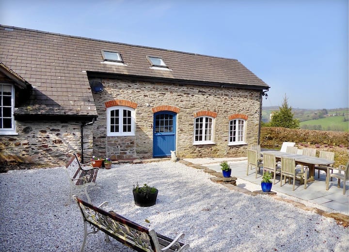 The Piggery - Award-winning Exmoor Stone Cottage - Dulverton