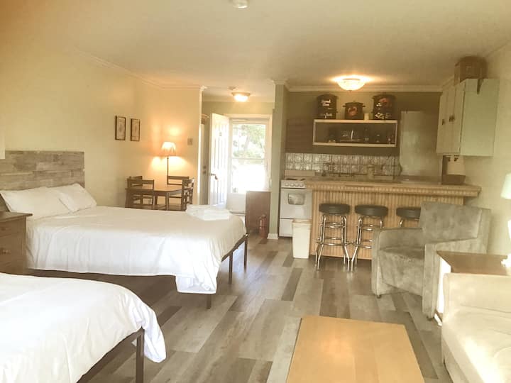 Unit #23 - Ground Floor Deluxe Studio - With A/c - Provincetown, MA
