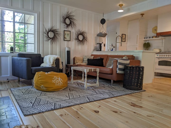 Charming Fox Cottage W/ Wood Burning Fireplace - Idyllwild-Pine Cove, CA