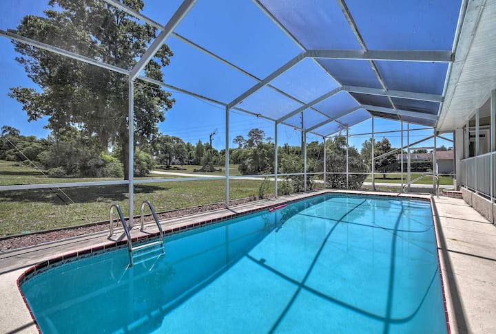 1 Mi To Weeki Wachee: Home W/ Pool In Spring Hill - Spring Hill, FL