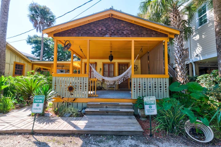 Beachside Boutique Inn - Costa Rican Bungalow - Folly Beach, SC