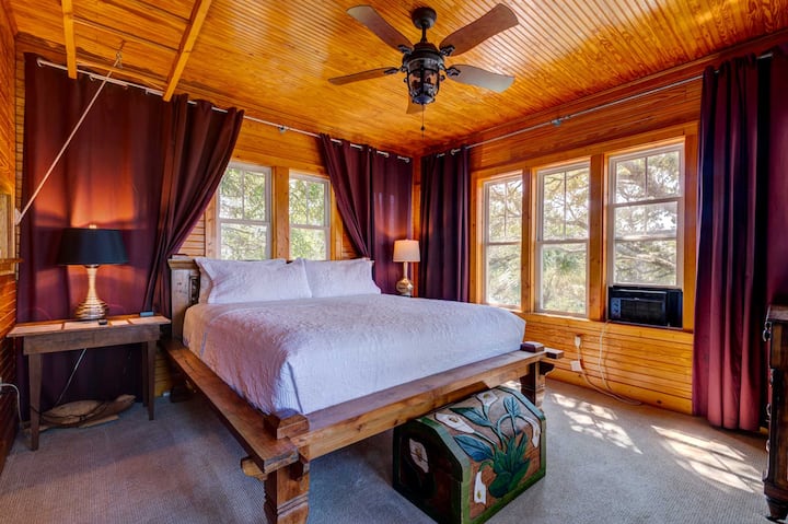 Beachside Boutique Inn - Little Annie Suite - Folly Beach, SC