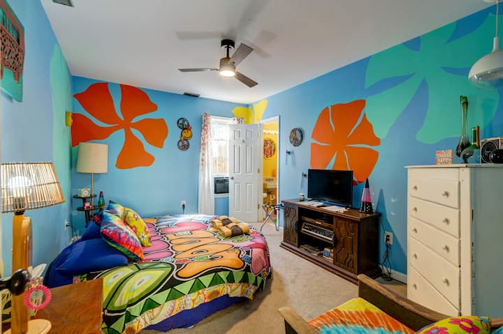 Beachside Boutique Inn - That 70's Room - Folly Beach, SC