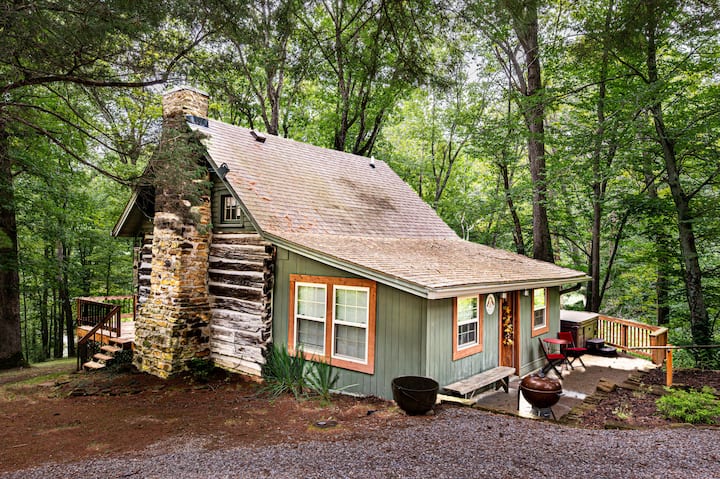 Hop, Skip And Jump Cabin | Hot Tub • Creek Views - Nashville, IN