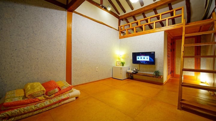 #한옥마을 #한옥 #정원 달님 - Jeonju-si