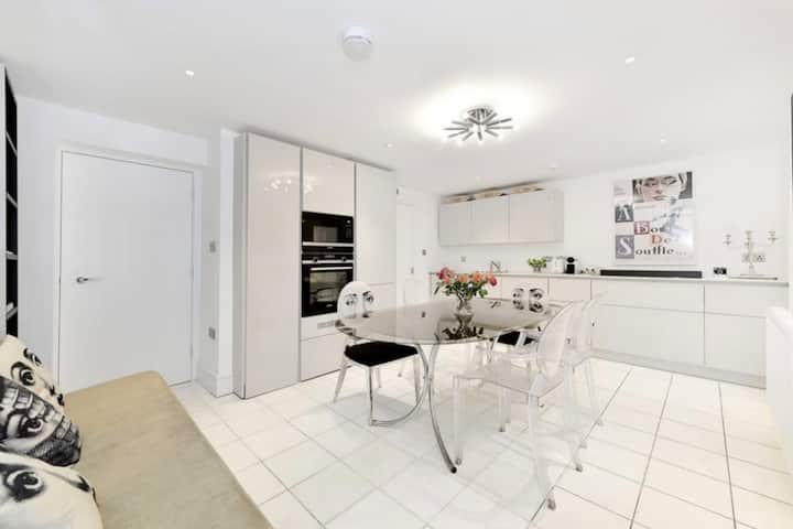 Luxury, Newly Renovated Chelsea Apartment - Streatham - London