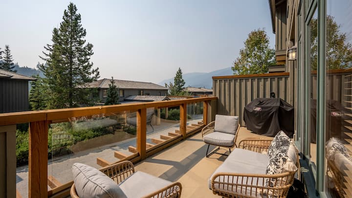 True Ski In/out | Updated 3.5br | Hot Tub | Garage - Whistler