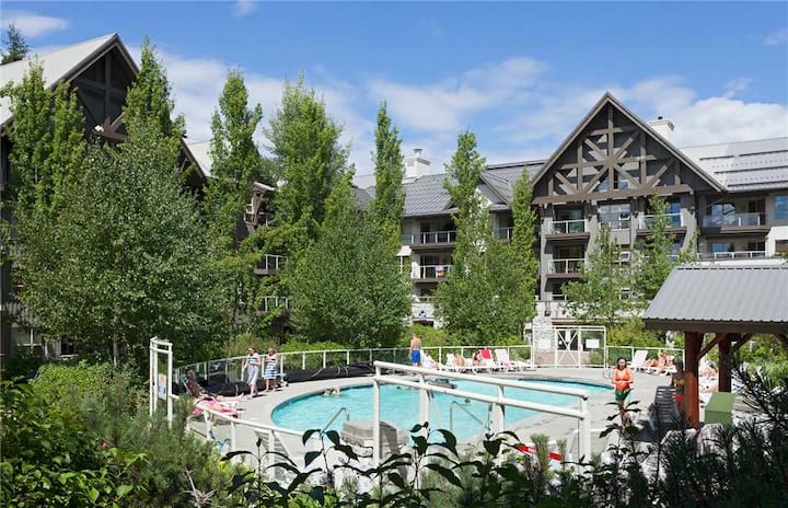 True Ski In/out | Pool | Hot Tub | Ski Valet - British Columbia