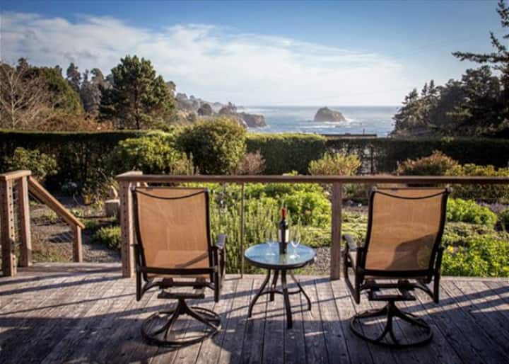 Historic La Bella Vista - Walk To Van Damme State Park Beach! - Mendocino, CA