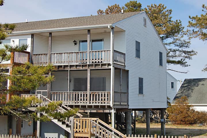 Ocean Grove - Views Of Assateague & Lighthouse - Chincoteague, VA